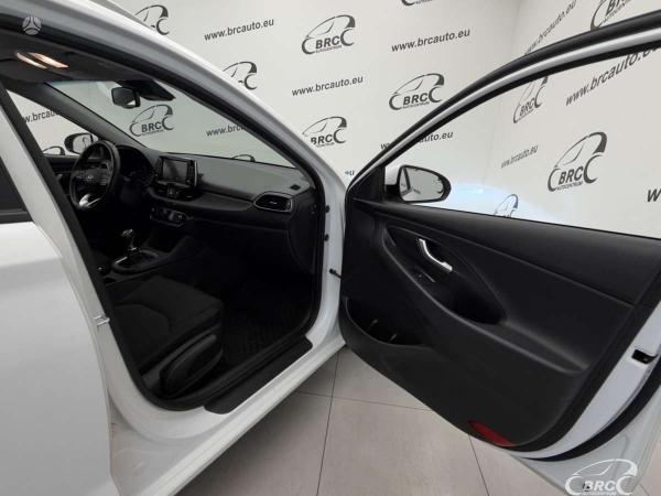 White Hyundai i30 2018 in Vilnius, with an engine capacity of 1.35 L and mileage of 125 thousand km for 9500 €, photo 9 on AUTOMOTO.COM.LV