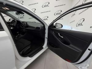 White Hyundai i30 2018 in Vilnius, with an engine capacity of 1.35 L and mileage of 125 thousand km for 9500 €, photo 10 on AUTOMOTO.COM.LV
