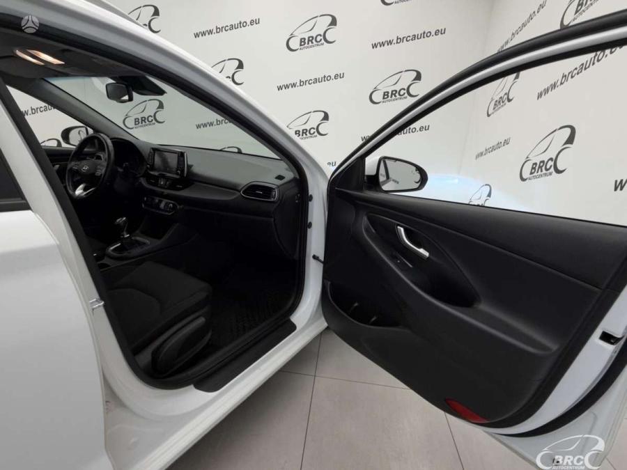 White Hyundai i30 2018 in Vilnius, with an engine capacity of 1.35 L and mileage of 125 thousand km for 9500 €, photo 10 on AUTOMOTO.COM.LV