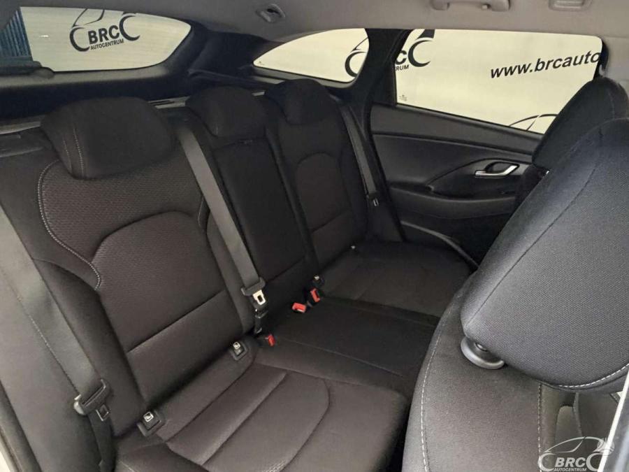 White Hyundai i30 2018 in Vilnius, with an engine capacity of 1.35 L and mileage of 125 thousand km for 9500 €, photo 14 on AUTOMOTO.COM.LV