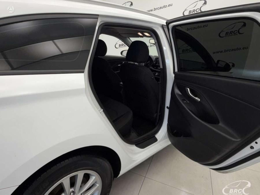 White Hyundai i30 2018 in Vilnius, with an engine capacity of 1.35 L and mileage of 125 thousand km for 9500 €, photo 15 on AUTOMOTO.COM.LV