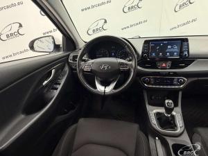 White Hyundai i30 2018 in Vilnius, with an engine capacity of 1.35 L and mileage of 125 thousand km for 9500 €, photo 16 on AUTOMOTO.COM.LV