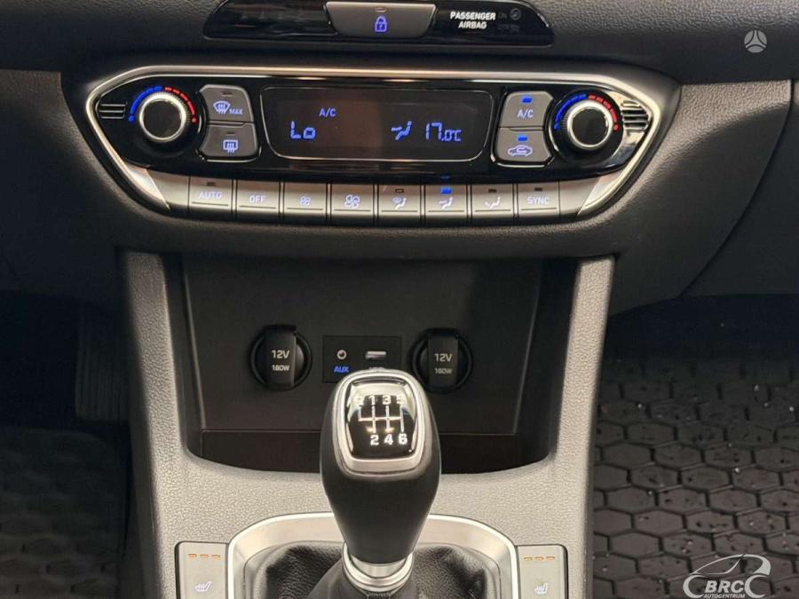 White Hyundai i30 2018 in Vilnius, with an engine capacity of 1.35 L and mileage of 125 thousand km for 9500 €, photo 19 on AUTOMOTO.COM.LV