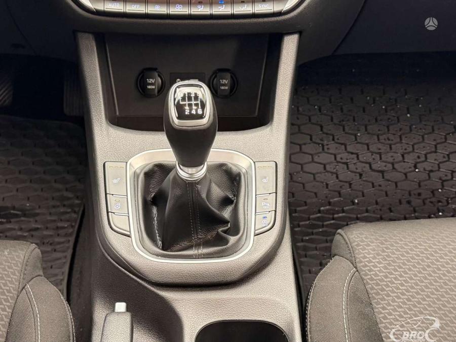 White Hyundai i30 2018 in Vilnius, with an engine capacity of 1.35 L and mileage of 125 thousand km for 9500 €, photo 20 on AUTOMOTO.COM.LV