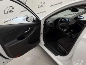 White Hyundai i30 2018 in Vilnius, with an engine capacity of 1.35 L and mileage of 125 thousand km for 9500 €, photo 22 on AUTOMOTO.COM.LV