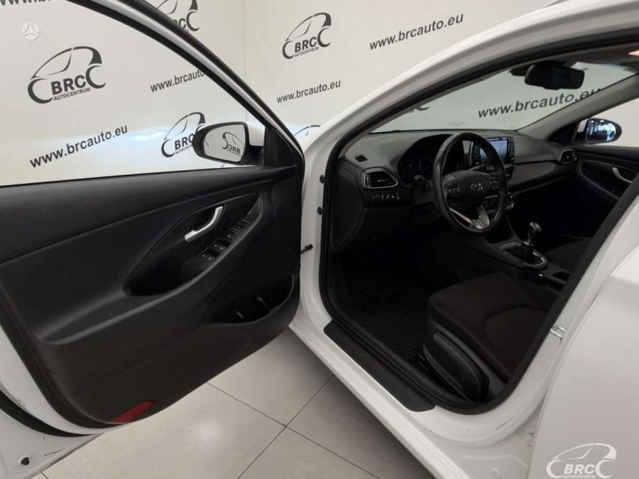 White Hyundai i30 2018 in Vilnius, with an engine capacity of 1.35 L and mileage of 125 thousand km for 9500 €, photo 22 on AUTOMOTO.COM.LV