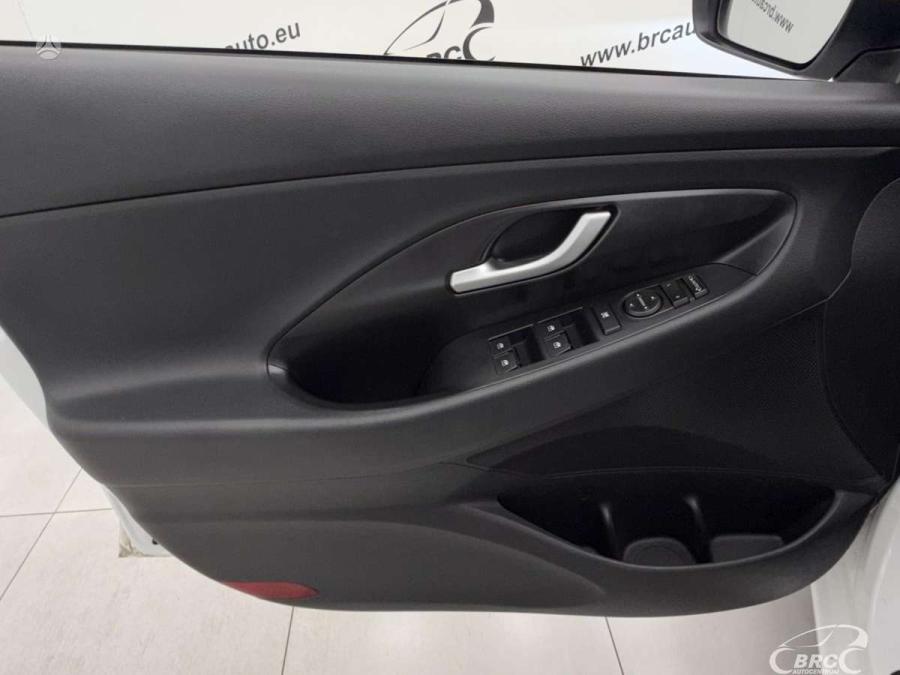White Hyundai i30 2018 in Vilnius, with an engine capacity of 1.35 L and mileage of 125 thousand km for 9500 €, photo 23 on AUTOMOTO.COM.LV