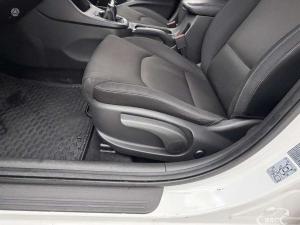 White Hyundai i30 2018 in Vilnius, with an engine capacity of 1.35 L and mileage of 125 thousand km for 9500 €, photo 25 on AUTOMOTO.COM.LV