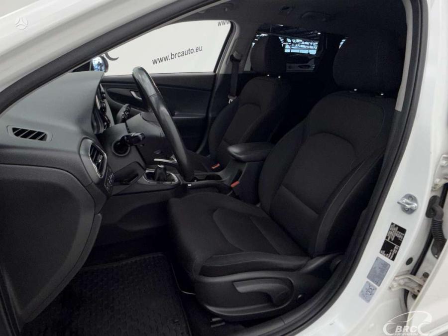 White Hyundai i30 2018 in Vilnius, with an engine capacity of 1.35 L and mileage of 125 thousand km for 9500 €, photo 26 on AUTOMOTO.COM.LV