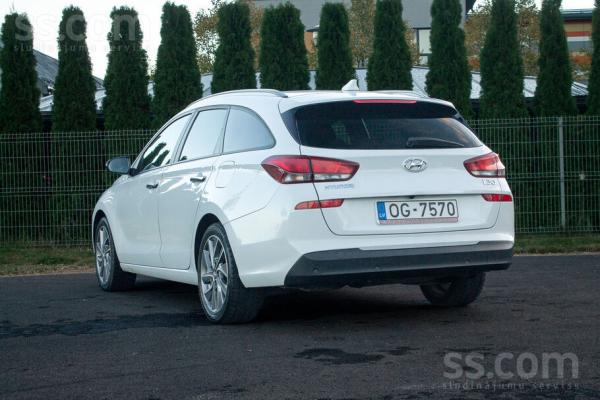 Hyundai i30 2018 in Jelgava on AUTOMOTO.COM.LV White Hyundai i30 2018 in Jelgava, with an engine capacity of 1.60 L and mileage of 208 thousand km for 6900 €, photo 5 on AUTOMOTO.COM.LV