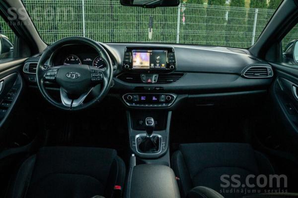 Hyundai i30 2018 in Jelgava on AUTOMOTO.COM.LV White Hyundai i30 2018 in Jelgava, with an engine capacity of 1.60 L and mileage of 208 thousand km for 6900 €, photo 11 on AUTOMOTO.COM.LV