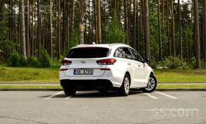 White Hyundai i30 2019 in Riga, with an engine capacity of 1.40 L and mileage of 130 thousand km for 9950 €, photo 6 on AUTOMOTO.COM.LV