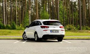 White Hyundai i30 2019 in Riga, with an engine capacity of 1.40 L and mileage of 130 thousand km for 9950 €, photo 8 on AUTOMOTO.COM.LV