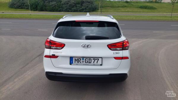 White Hyundai i30 2019 in Kaunas, with an engine capacity of 1.60 L and mileage of 209 thousand km for 8250 €, photo 3 on AUTOMOTO.COM.LV