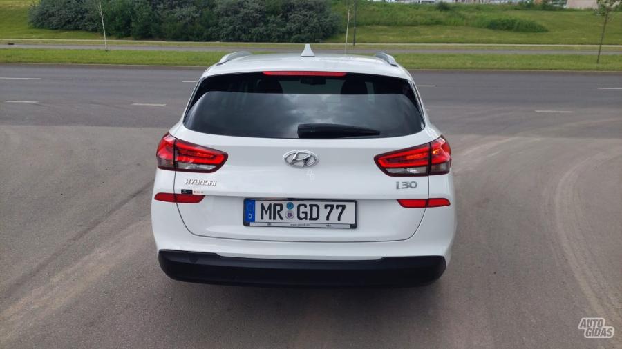 Белый Хендай i30 2019 в Каунас, объемом двигателя 1.60 л и пробегом 209 тыс. км за 8250 €, фото 4 на AUTOMOTO.COM.LV