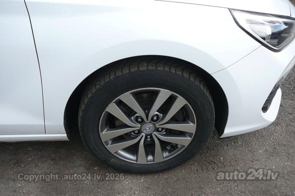 White Hyundai i30 2019 in Johvi, with an engine capacity of 1.60 L and mileage of 220 thousand km for 8700 €, photo 5 on AUTOMOTO.COM.LV