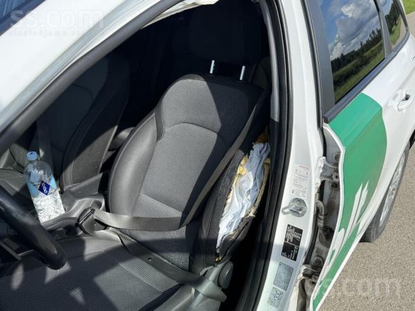 Белый Хендай i30 2019 в Рига, объемом двигателя 1.40 л и пробегом 195 тыс. км за 4500 €, фото 8 на AUTOMOTO.COM.LV