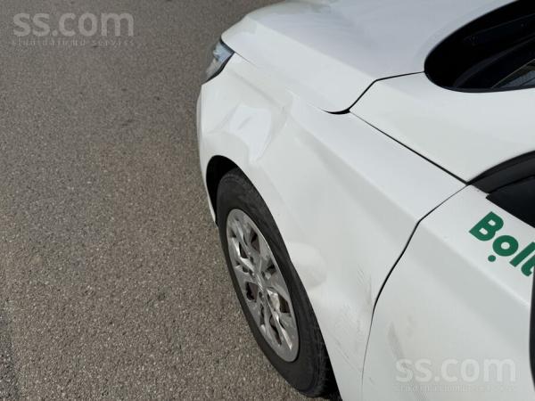 Белый Хендай i30 2019 в Рига, объемом двигателя 1.40 л и пробегом 195 тыс. км за 4500 €, фото 10 на AUTOMOTO.COM.LV