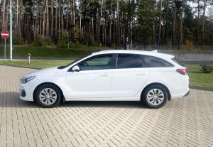 White Hyundai i30 2019 in Riga, with an engine capacity of 1.40 L and mileage of 199 thousand km for 5650 €, photo 3 on AUTOMOTO.COM.LV