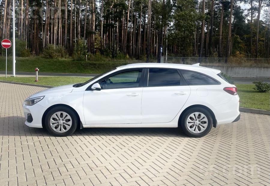 White Hyundai i30 2019 in Riga, with an engine capacity of 1.40 L and mileage of 199 thousand km for 5650 €, photo 3 on AUTOMOTO.COM.LV
