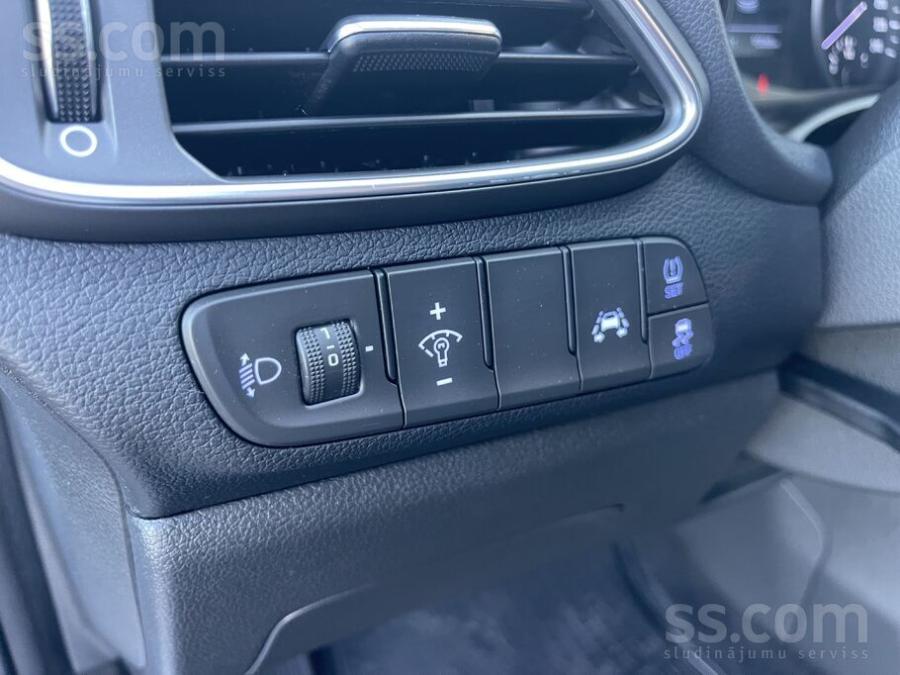 Balts Hyundai i30 2020 Rīga, ar dzinēja tilpumu 1.40 L un nobraukumu 90 tūkst. km par 9300 €, foto 10 vietnē AUTOMOTO.COM.LV