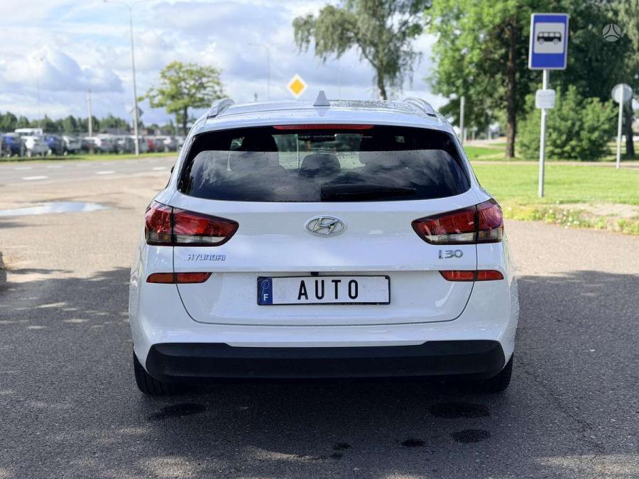 Белый Хендай i30 2020 в Таураге, объемом двигателя 1.60 л и пробегом 147 тыс. км за 7999 €, фото 10 на AUTOMOTO.COM.LV