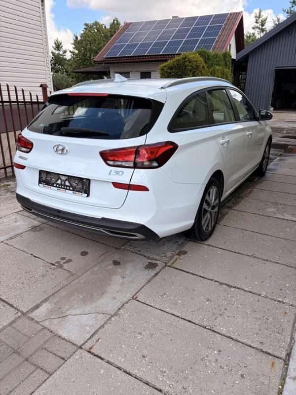 White Hyundai i30 2020 in Marijampole, with an engine capacity of 1.60 L and mileage of 110 thousand km for 6200 €, photo 5 on AUTOMOTO.COM.LV
