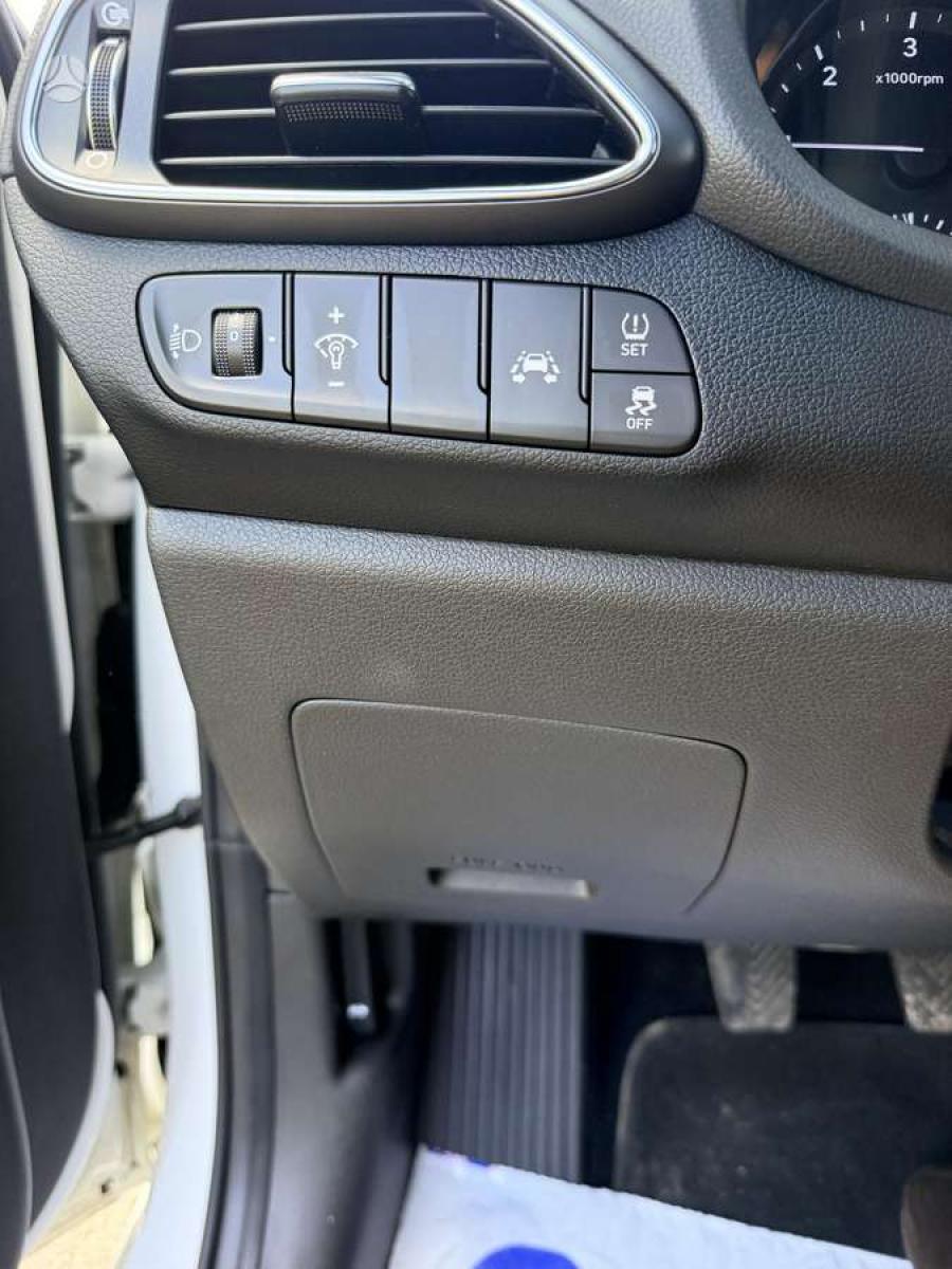 Белый Хендай i30 2020 в Таураге, объемом двигателя 1.60 л и пробегом 147 тыс. км за 8299 €, фото 16 на AUTOMOTO.COM.LV