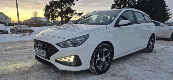 White Hyundai i30 2021 in Taurage, with an engine capacity of 1.60 L and mileage of 180 thousand km for 8900 €, photo 1 on AUTOMOTO.COM.LV