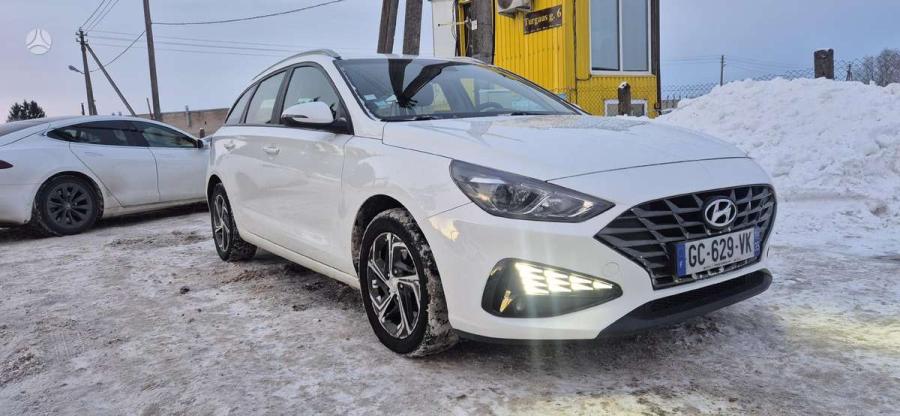 White Hyundai i30 2021 in Taurage, with an engine capacity of 1.60 L and mileage of 180 thousand km for 8900 €, photo 4 on AUTOMOTO.COM.LV