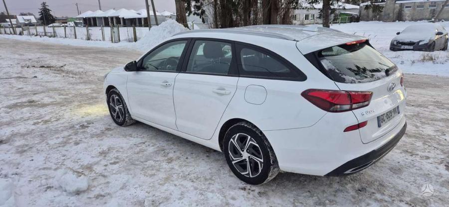 White Hyundai i30 2021 in Taurage, with an engine capacity of 1.60 L and mileage of 180 thousand km for 8900 €, photo 8 on AUTOMOTO.COM.LV