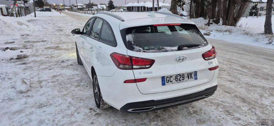 White Hyundai i30 2021 in Taurage, with an engine capacity of 1.60 L and mileage of 180 thousand km for 8900 €, photo 9 on AUTOMOTO.COM.LV
