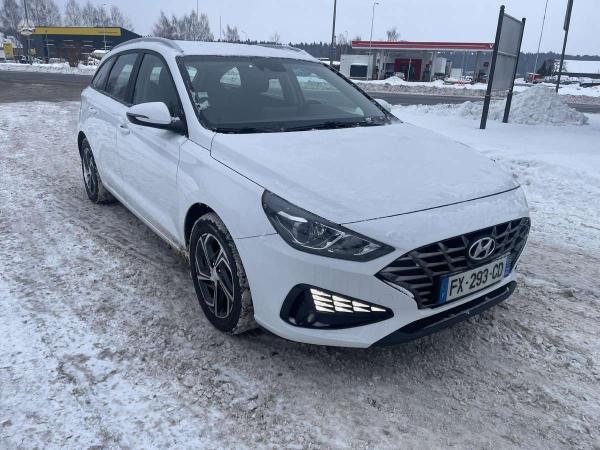 White Hyundai i30 2021 in Taurage, with an engine capacity of 1.60 L and mileage of 267 thousand km for 7200 €, photo 3 on AUTOMOTO.COM.LV