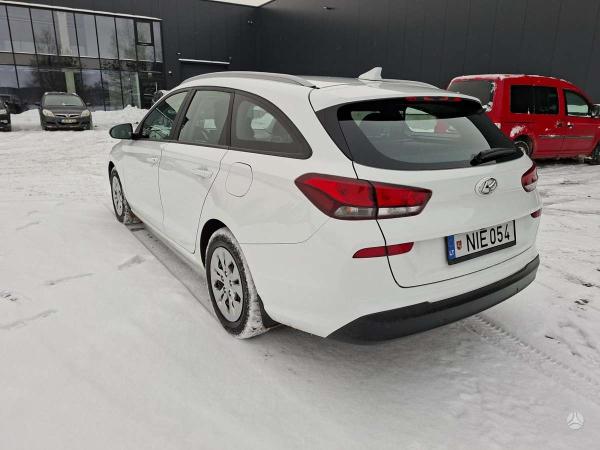 White Hyundai i30 2021 in Vilnius, with an engine capacity of 1.60 L and mileage of 168 thousand km for 7900 €, photo 4 on AUTOMOTO.COM.LV