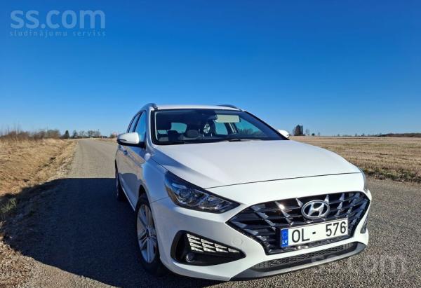 White Hyundai i30 2021 in Valmiera, with an engine capacity of 1.50 L and mileage of 109 thousand km for 9900 €, photo 1 on AUTOMOTO.COM.LV