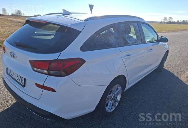 White Hyundai i30 2021 in Valmiera, with an engine capacity of 1.50 L and mileage of 109 thousand km for 9900 €, photo 2 on AUTOMOTO.COM.LV