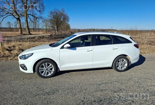 White Hyundai i30 2021 in Valmiera, with an engine capacity of 1.50 L and mileage of 109 thousand km for 9900 €, photo 3 on AUTOMOTO.COM.LV