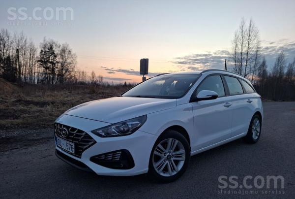 Balts Hyundai i30 2021 Valmiera, ar dzinēja tilpumu 1.50 L un nobraukumu 110 tūkst. km par 9300 €, foto 4 vietnē AUTOMOTO.COM.LV