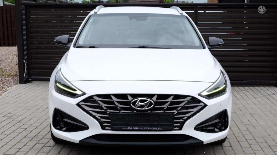 White Hyundai i30 2022 in Marijampole, with an engine capacity of 1.60 L and mileage of 226 thousand km for 10990 €, photo 5 on AUTOMOTO.COM.LV