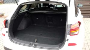White Hyundai i30 2022 in Marijampole, with an engine capacity of 1.60 L and mileage of 226 thousand km for 10990 €, photo 19 on AUTOMOTO.COM.LV