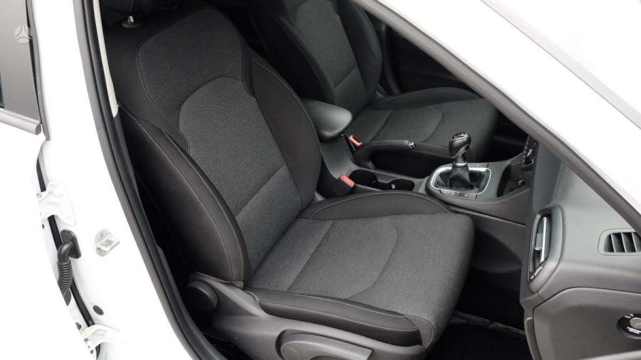 White Hyundai i30 2022 in Marijampole, with an engine capacity of 1.60 L and mileage of 226 thousand km for 10990 €, photo 20 on AUTOMOTO.COM.LV