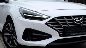 White Hyundai i30 2022 in Marijampole, with an engine capacity of 1.60 L and mileage of 226 thousand km for 9990 €, photo  on AUTOMOTO.COM.LV