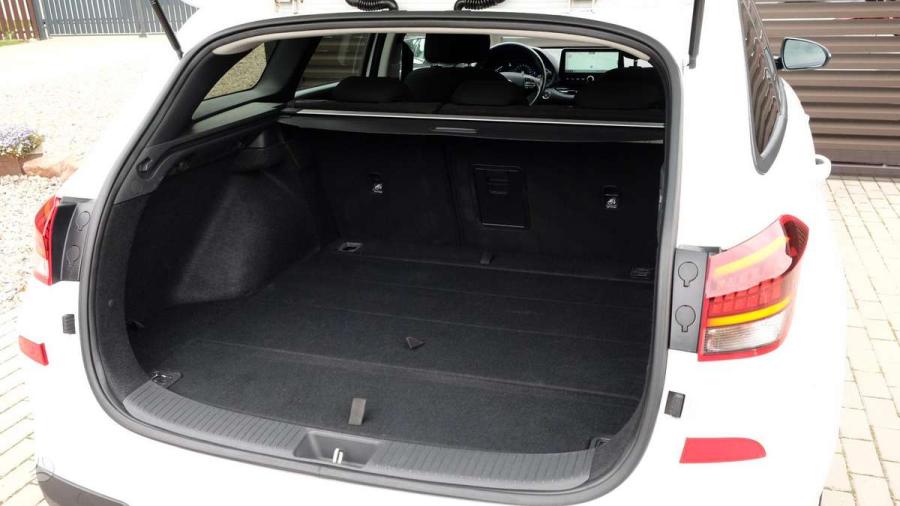 Balts Hyundai i30 2022 Marijampole, ar dzinēja tilpumu 1.60 L un nobraukumu 226 tūkst. km par 9990 €, foto 19 vietnē AUTOMOTO.COM.LV