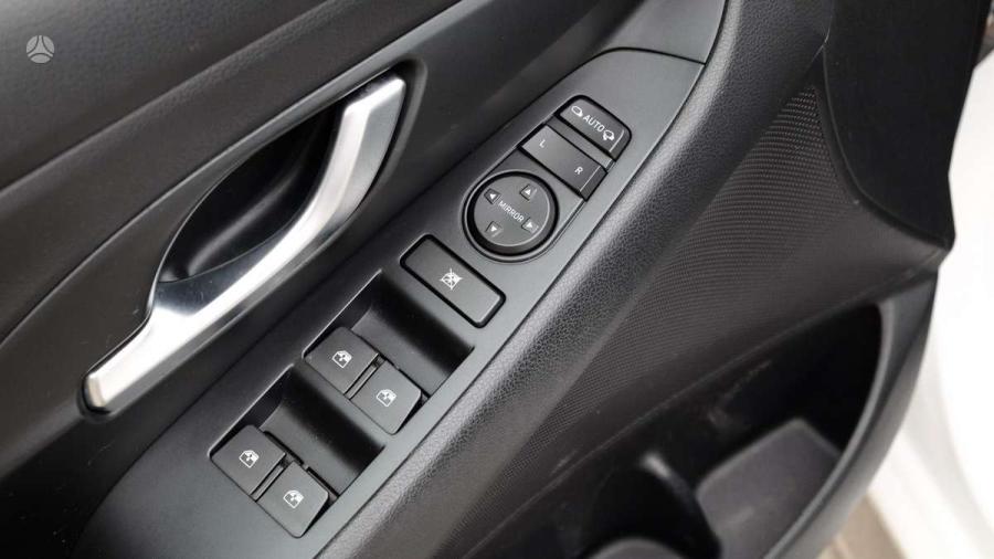 Balts Hyundai i30 2022 Marijampole, ar dzinēja tilpumu 1.60 L un nobraukumu 226 tūkst. km par 9990 €, foto 30 vietnē AUTOMOTO.COM.LV
