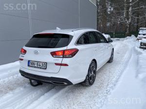 White Hyundai i30 2023 in Riga, with an engine capacity of 1.50 L and mileage of 107 thousand km for 14800 €, photo 3 on AUTOMOTO.COM.LV
