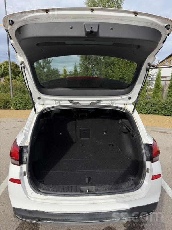 White Hyundai i30 2023 in Aizkraukle, with an engine capacity of 1.50 L and mileage of 54 thousand km for 17500 €, photo 8 on AUTOMOTO.COM.LV