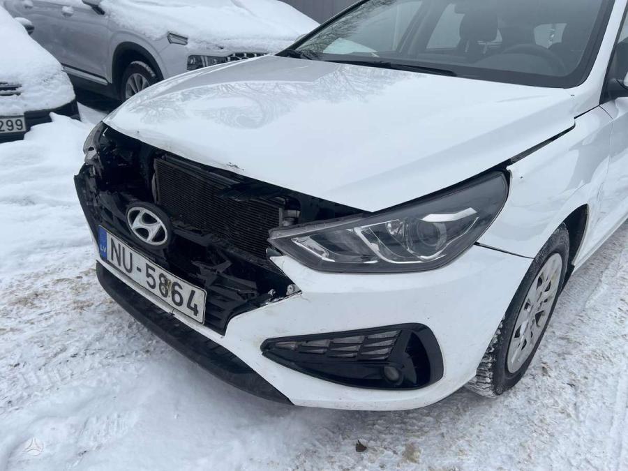 White Hyundai i30 2024 in Kaunas, with an engine capacity of 1.50 L and mileage of 84 thousand km for 7400 €, photo 7 on AUTOMOTO.COM.LV