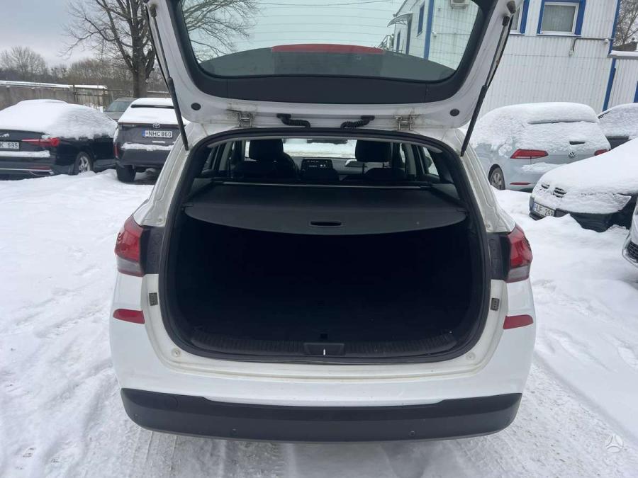 White Hyundai i30 2024 in Kaunas, with an engine capacity of 1.50 L and mileage of 84 thousand km for 7400 €, photo 12 on AUTOMOTO.COM.LV