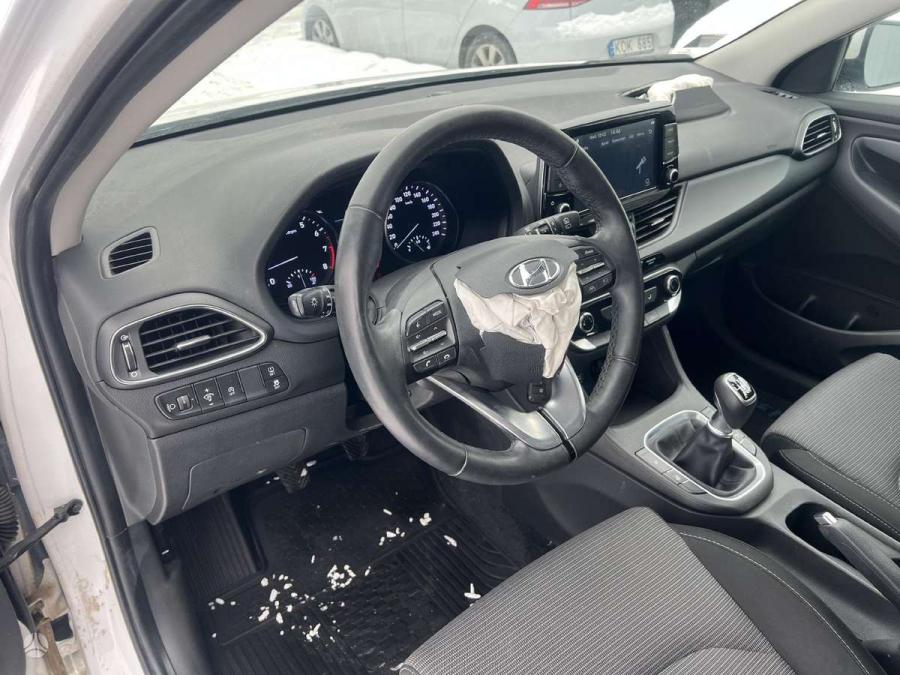 White Hyundai i30 2024 in Kaunas, with an engine capacity of 1.50 L and mileage of 84 thousand km for 7400 €, photo 16 on AUTOMOTO.COM.LV
