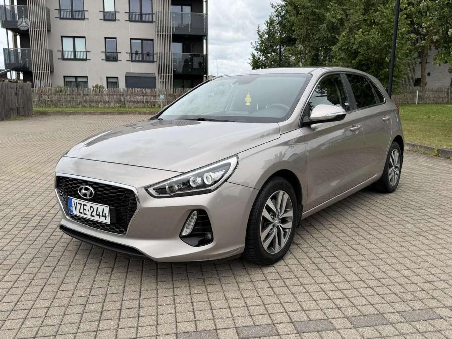 Yellow Hyundai i30 2017 in Siauliai, with an engine capacity of 1.58 L and mileage of 190 thousand km for 7400 €, photo 1 on AUTOMOTO.COM.LV